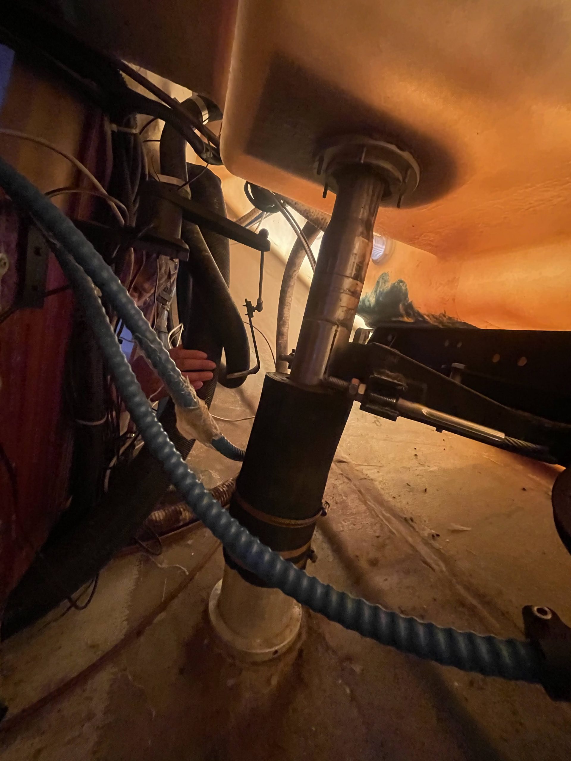 Seizing up rudder on passage: How to replace your rudder bearings ...