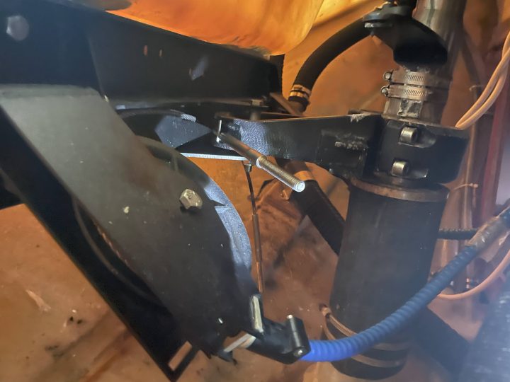 Seizing up rudder on passage: How to replace your rudder bearings ...