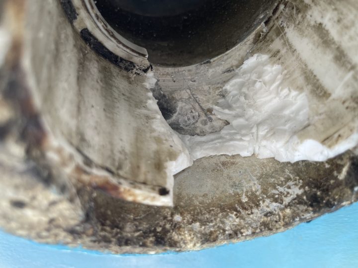 Seizing up rudder on passage: How to replace your rudder bearings ...